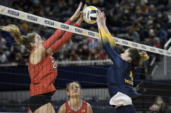 NCAA: More Pac-12 unpredictability, Iowa wins, WKU clinches, Creighton ...
