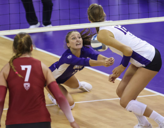 NCAA volleyball: Texas escapes KU; LSU upsets Arkansas; close calls ...