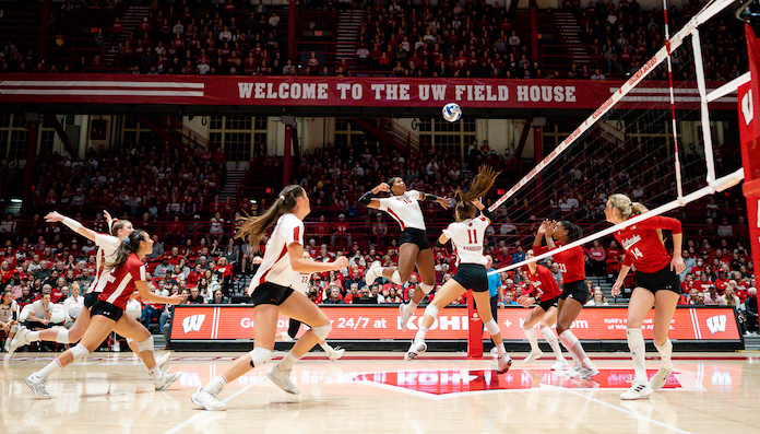 Wisconsin sweeps Nebraska, Illini upset Penn St., Florida tops Auburn ...