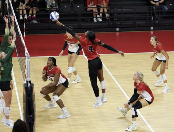 NCAA: Oregon sweeps UH; Northwestern, Duke, Loyola Chicago score upsets - Volleyballmag.com