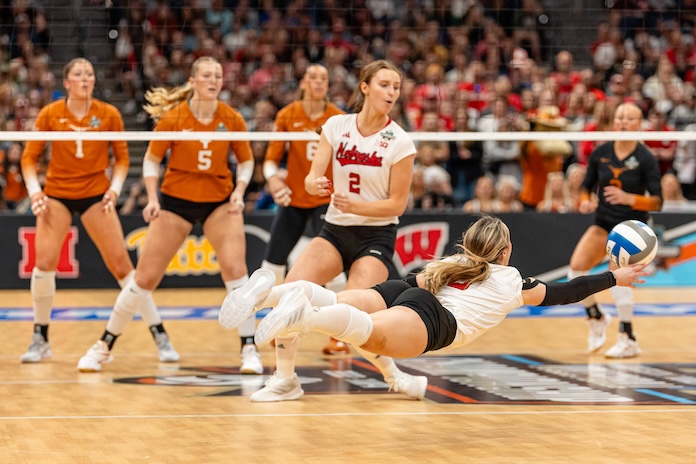 NCAA volleyball championship stunner! Texas sweeps Nebraska ...