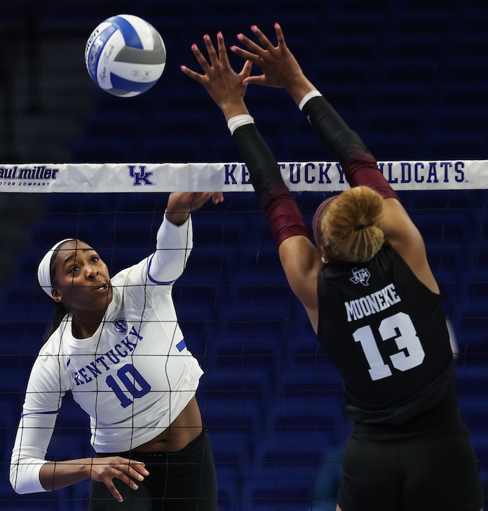 Savvy seniors, fab freshmen lead Kentucky back to NCAA final 16 ...